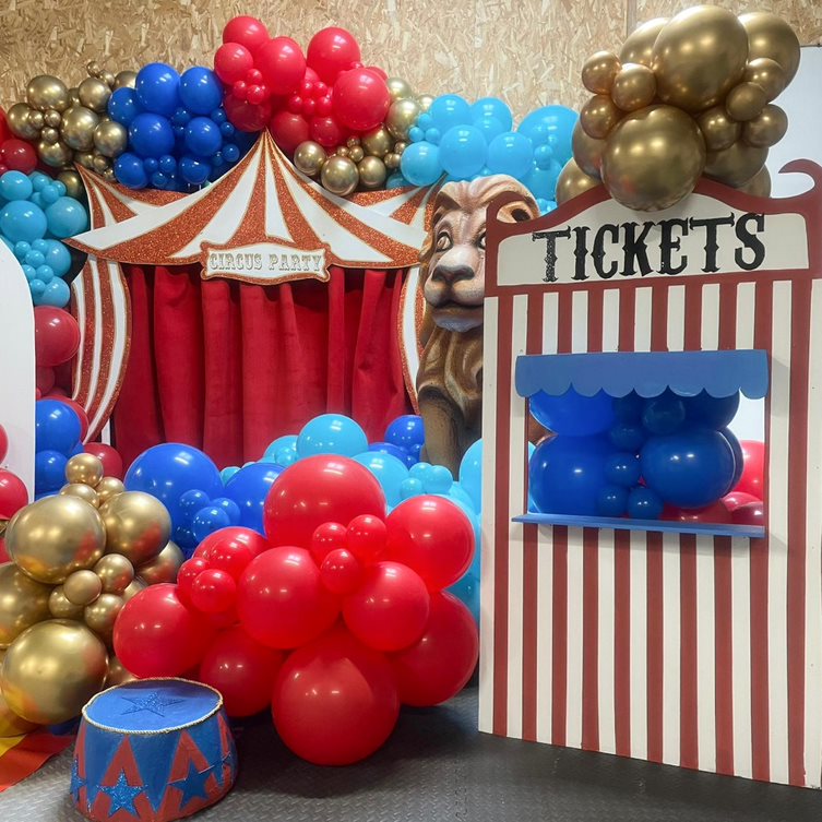 Un scénographie XXL sur le thème du Circus Party par les Ballon Designer